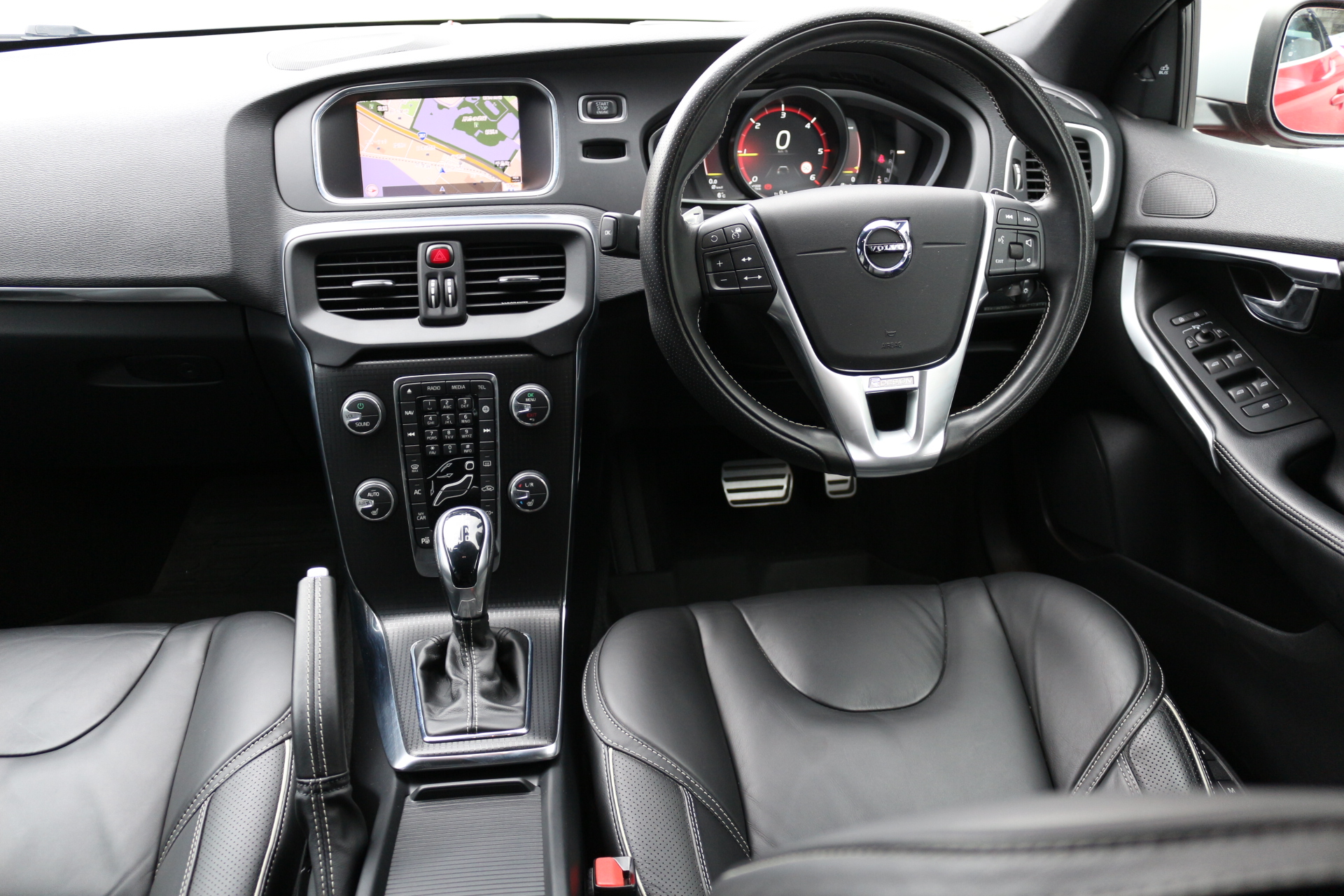 【認定中古車】V40 D4 TUNED BY POLESTAR パッションレッド | ボルボ・カー 市川